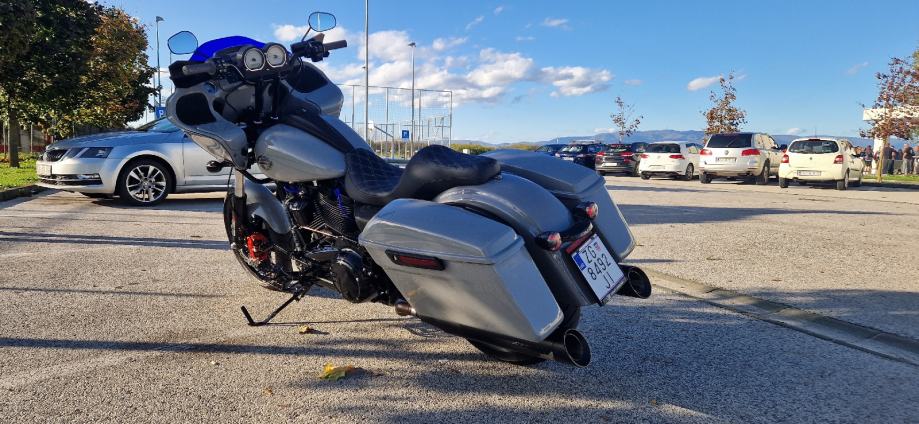 Harley Davidson Road Glide racing style 107 M8 1800 cm3, 2019 god.