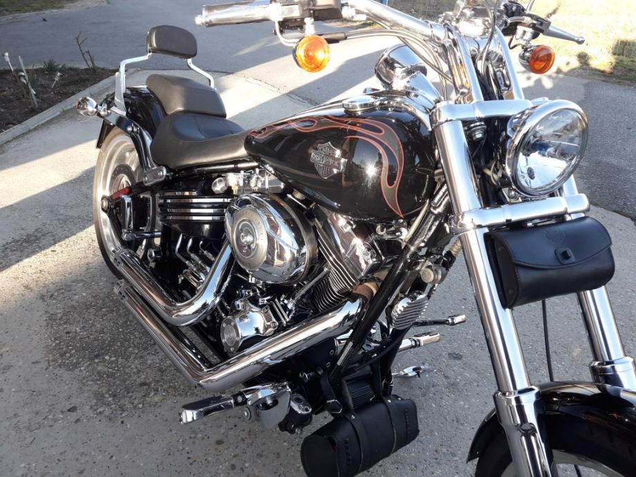Harley Davidson rocker c - breakout, 2010 god.