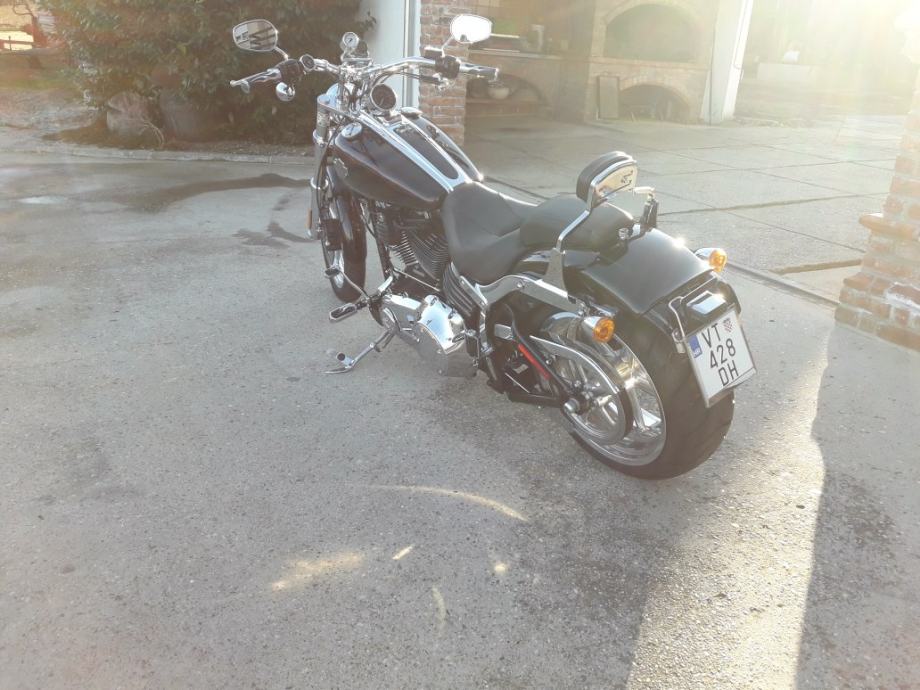 Harley Davidson rocker c - breakout, 2010 god.
