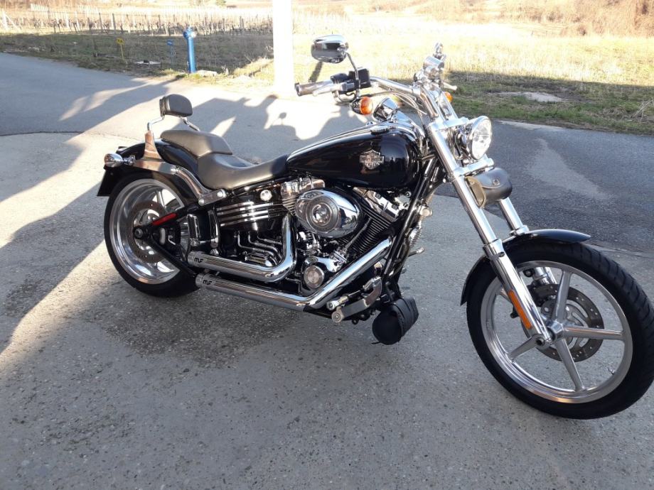Harley Davidson rocker c - breakout, 2010 god.
