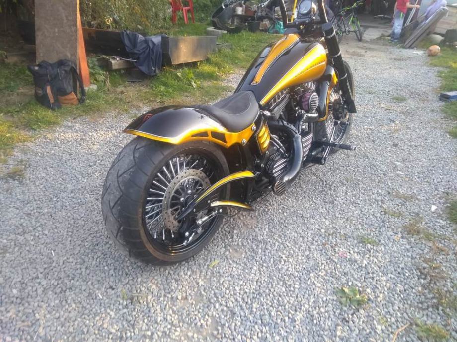 Softail Blackline custom, 2013 god.