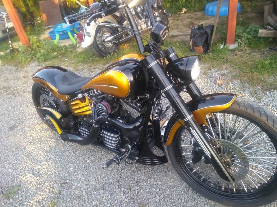 Softail Blackline custom, 2013 god.