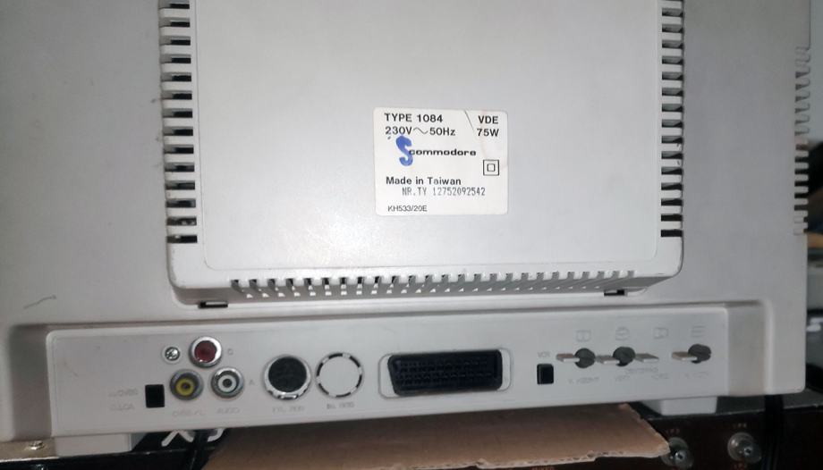 Retro CRT monitor COMMODORE 1084 VDE sa scart ulazom C64 AMIGA ATARI