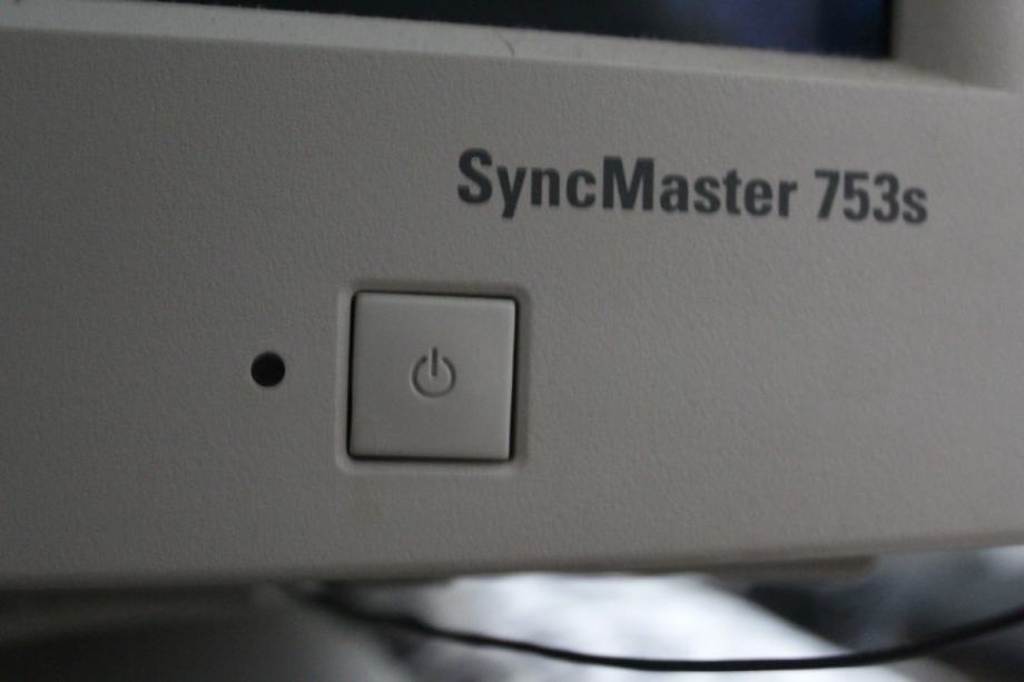 SAMSUNG SyncMaster 753s
