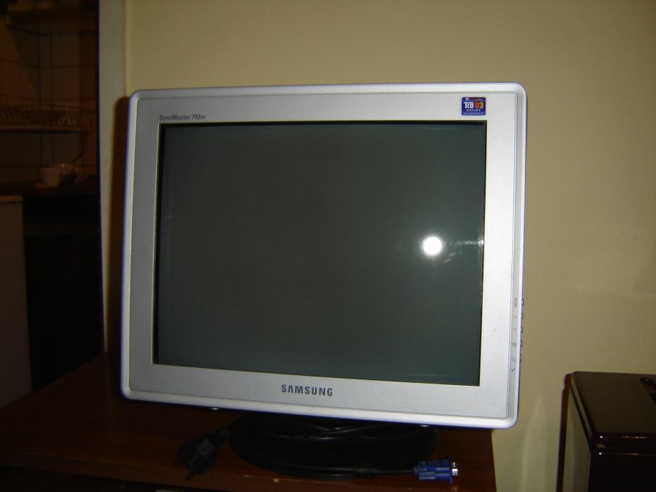 Samsung SyncMaster 793DF - FLAT CRT monitor - samo 100 kn