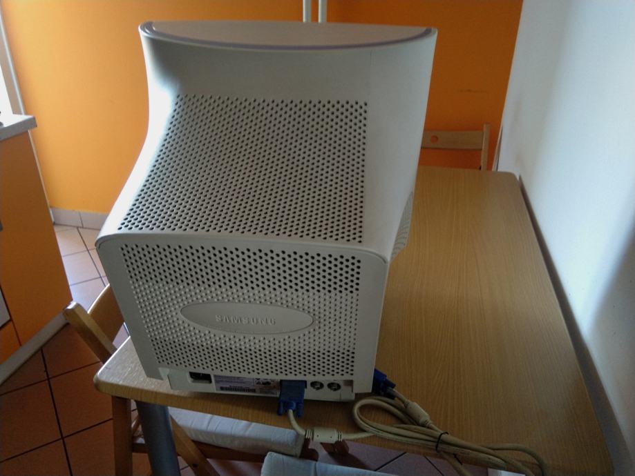 Vrhunski profesionalni CRT monitor SAMSUNG SyncMaster 950p Plus