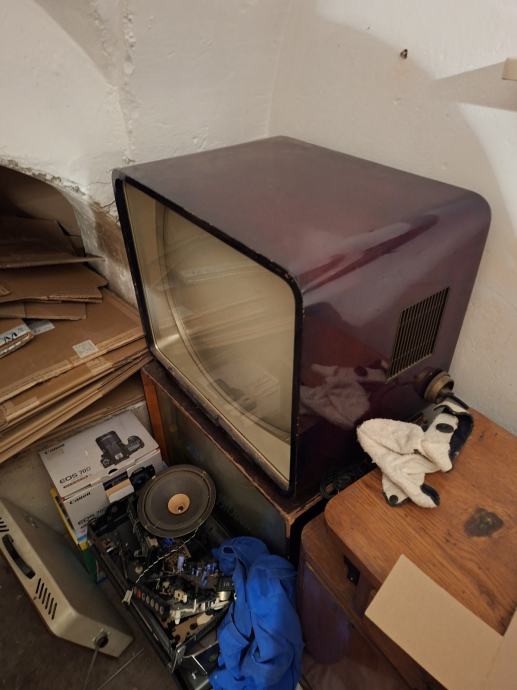 Zavodi RR CRT TV Prvi model u Jugi