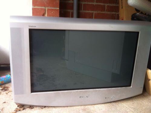 Prodajem Sony Trinitron flat screen CRT + POKLON