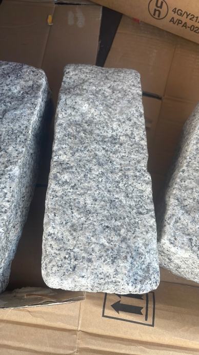Granitna kvadratna kocka