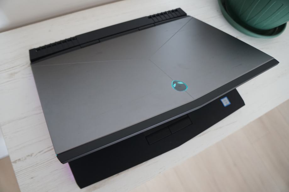 Alienware 15 R3 - i7-7700HQ, GTX 1070 8GB / 16GB / 256GB SSD + 1TB HDD