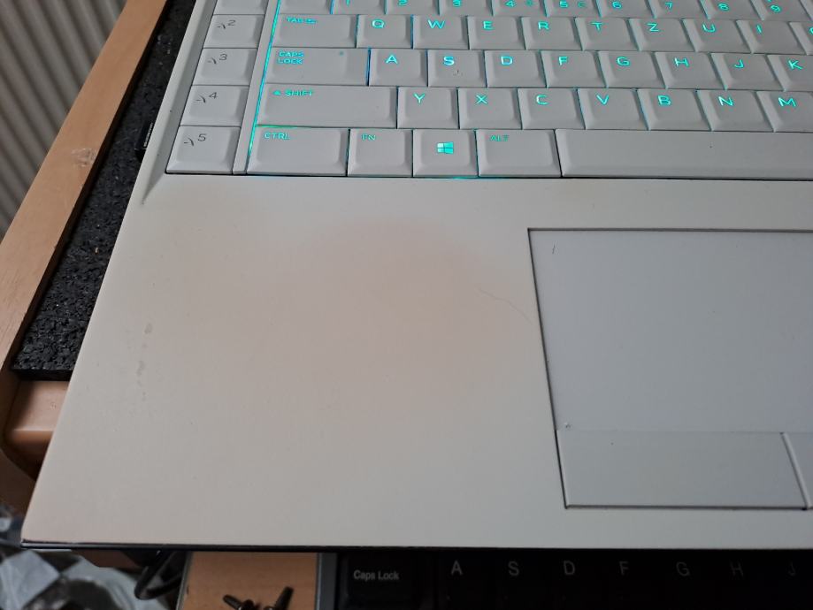 Alienware A51m R1, i7 9700k+32GB RAM+RTX2080 8GB+1TB nvme, FHD 144Hz