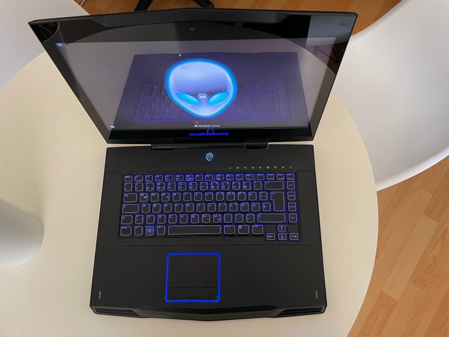 Alienware m15x | 15.6 FHD | Intel i7 | 8GB RAM | SSD | DP | NVIDIA