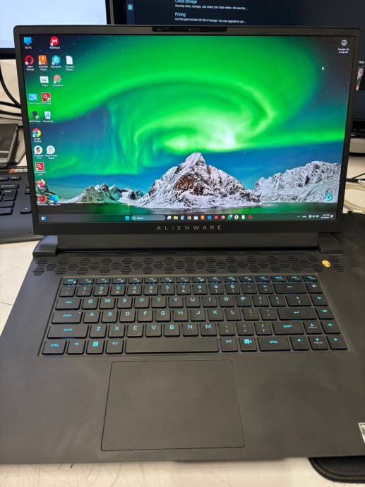Alienware m17 R5 Gaming Laptop 32GB RAM