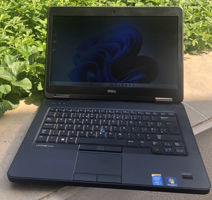 Dell latitude i5-4300 6gb 256 gb ssd 2xgraf. Nvidia GT720m 2GB WIN
