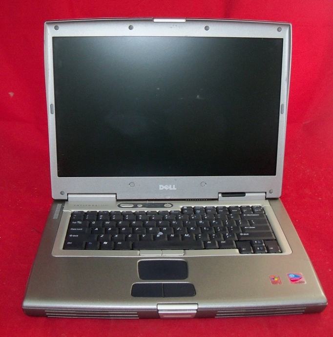 Dell Latitude D800 PP02X potpuno ispravan