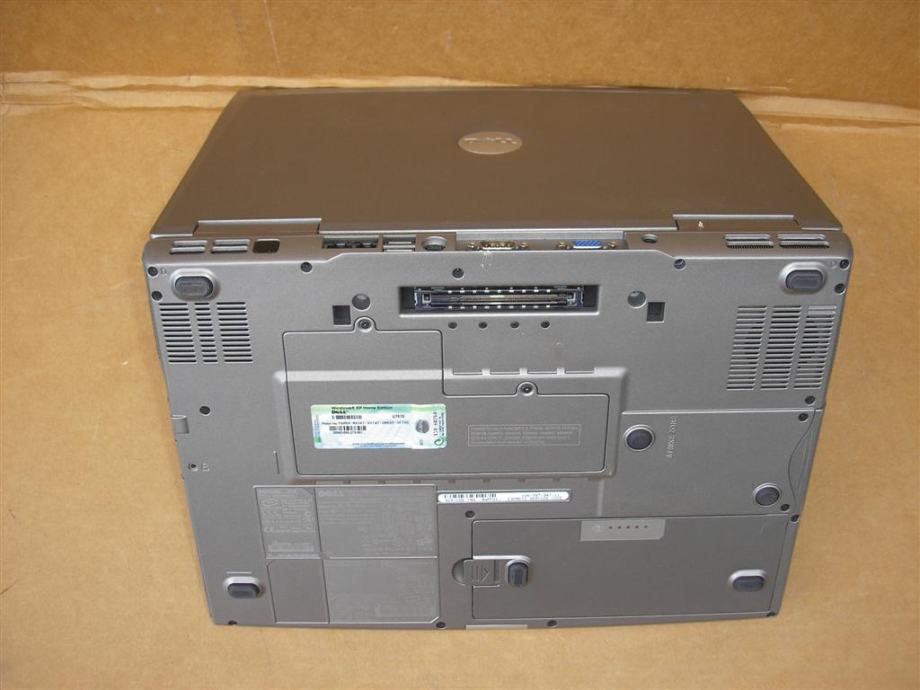 DELL Latitude D810 15.4 2GB 60GB Ati x300 128MB DVDRW LAN zvuk wifi