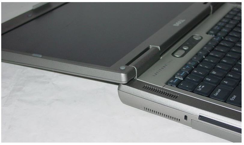 DELL Latitude D810 15.4 2GB 60GB Ati x300 128MB DVDRW LAN zvuk wifi