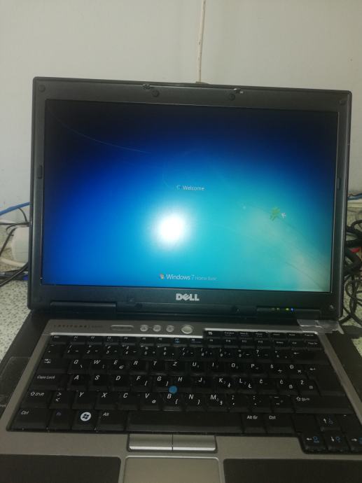 Dell Latitude D830,,, Intei Core 2 Duo T8100-2.1Ghz,,, 300 kn