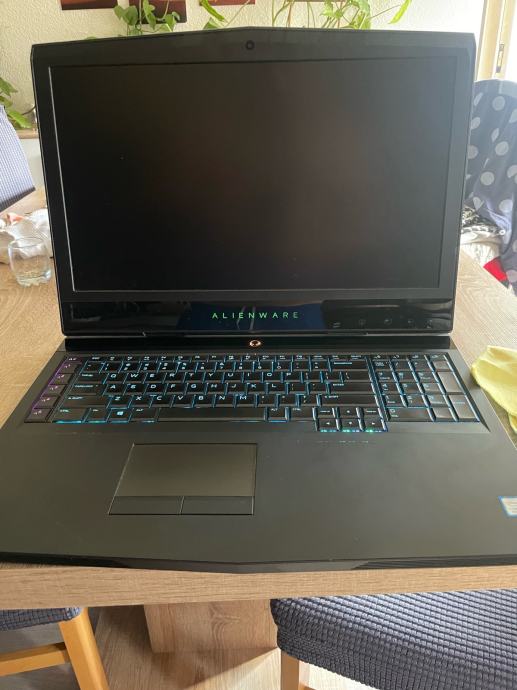 Laptop Alienware 17R5 1TB + POKLON Hewitt Gaming Mouse