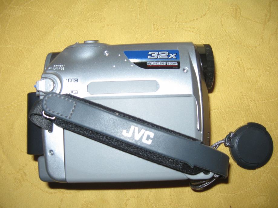 NOVA Digitalna kamera JVC GR-D345E