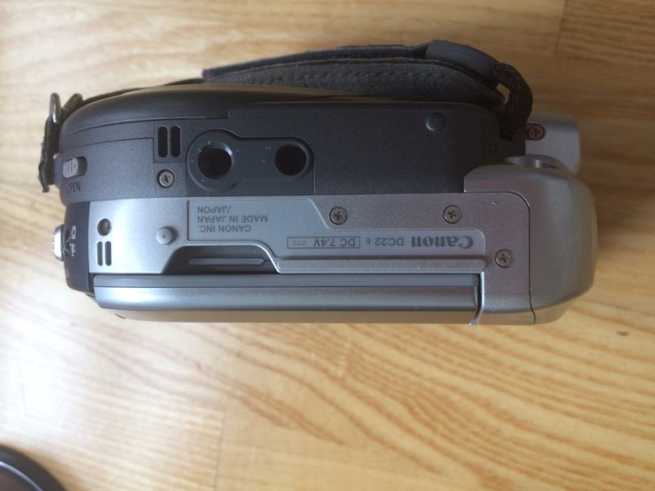 Digitalni DVD camcorder Canon DC22