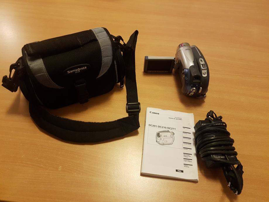 Prodajem Kameru Canon DC201, odlično očuvanu s torbicom Samsonite