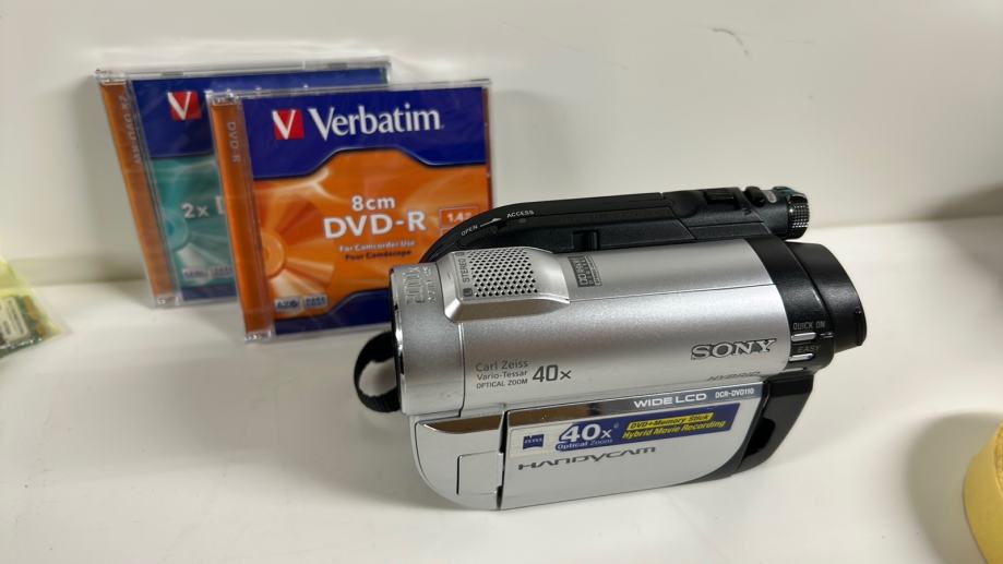 Sony HandyCam DCR-DVD110