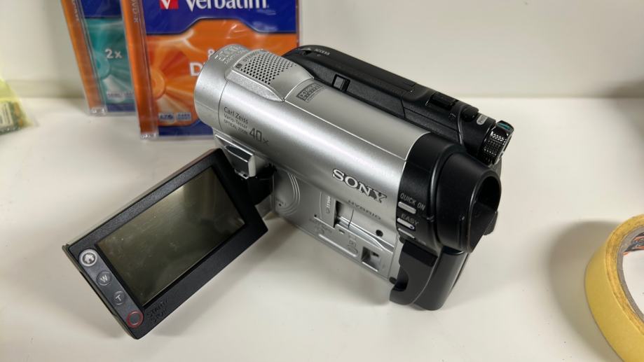 Sony HandyCam DCR-DVD110