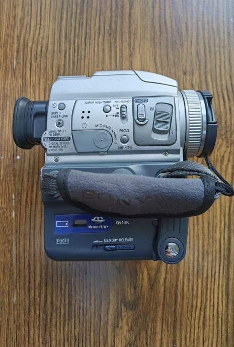 Mini DV kamera Sony Handycam DCR-PC110E - Carl Zeiss optika.