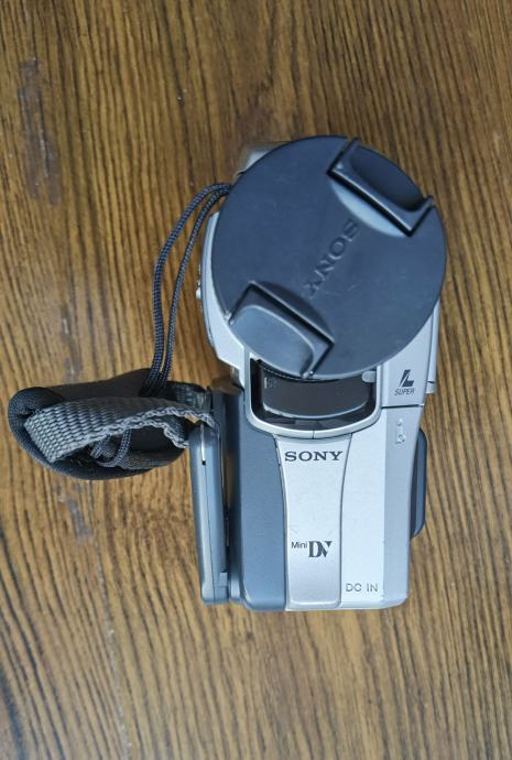 Mini DV kamera Sony Handycam DCR-PC110E - Carl Zeiss optika.