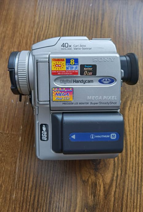 Mini DV kamera Sony Handycam DCR-PC110E - Carl Zeiss optika.