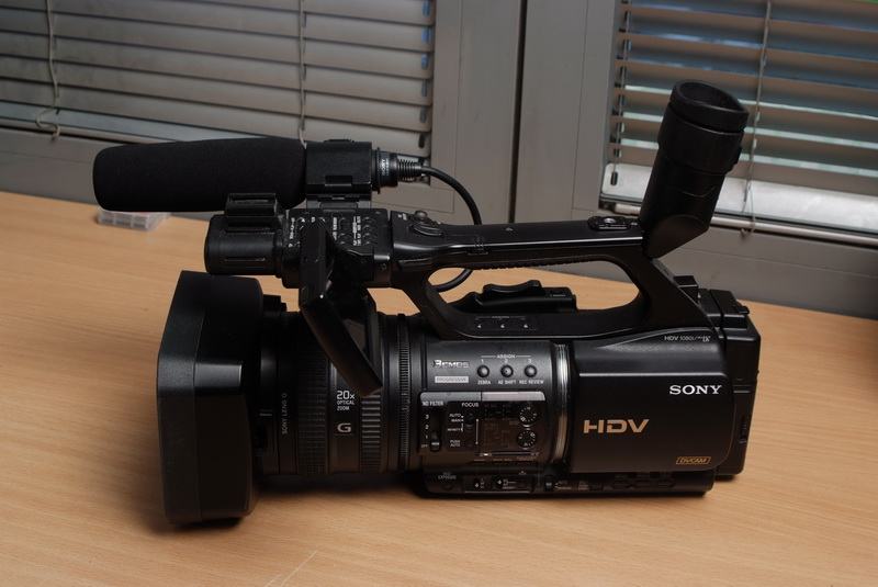 Sony HVR-Z5E profesionalna kamera SPLIT