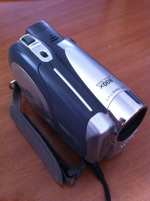Video kamera, Canon dvd camcorder DC201, jako malo koristena
