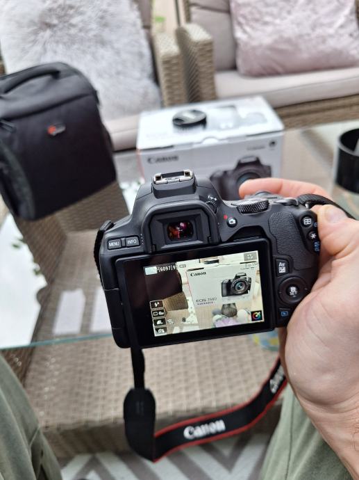 Canon EOS 250D