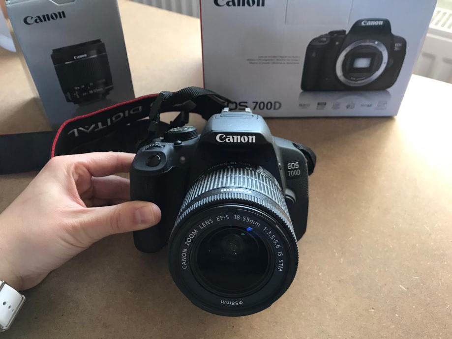 CANON EOS 700 D