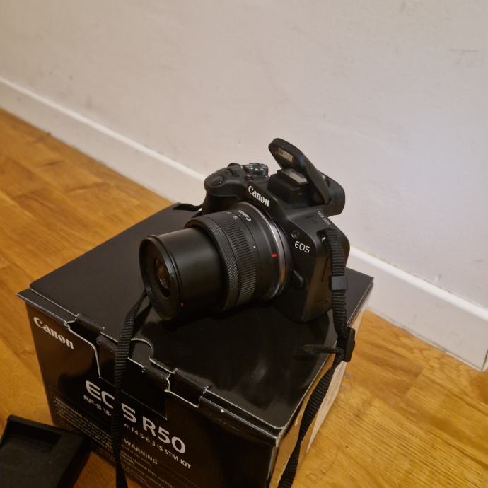 Canon EOS R50 + RFS 18-45 Black (kao novo)