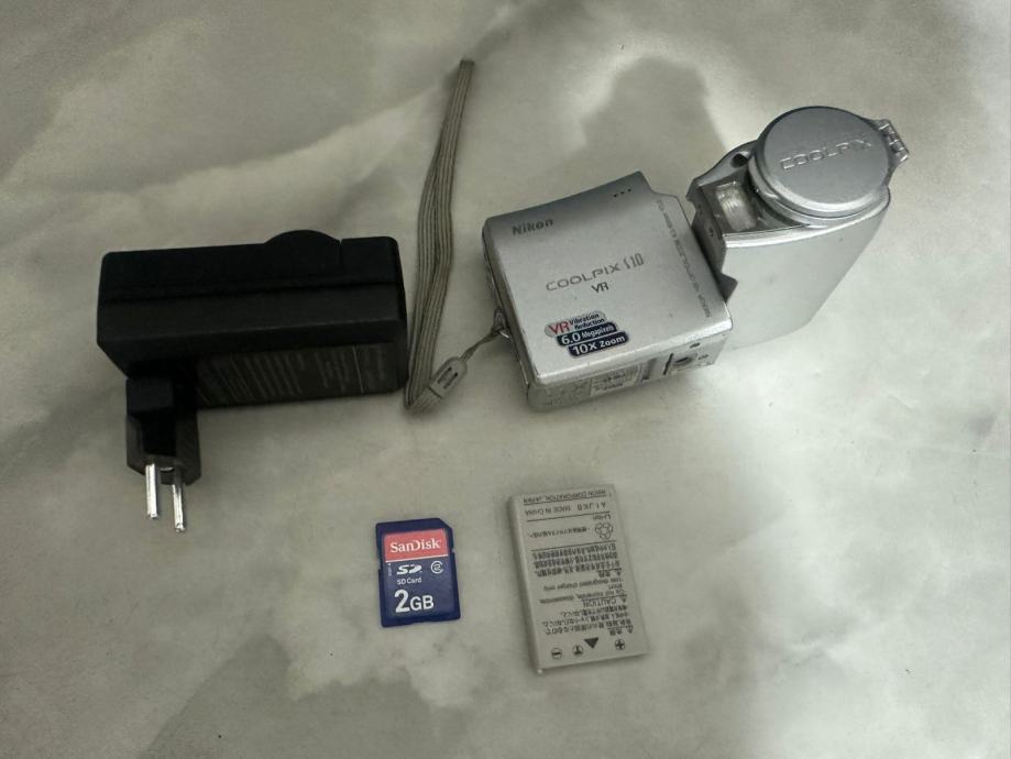 Fotoaparat Nikon Coolpix S10 VR,ispravno,Li-ion baterija+punjac,2GB