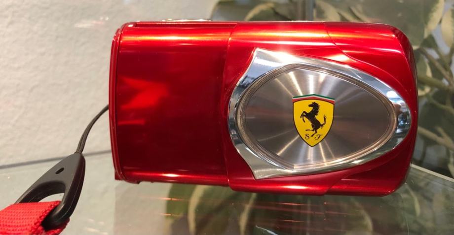 OLYMPUS FERRARI DIGITALNI FOTOAPARAT model 2003.R1/ RATE!