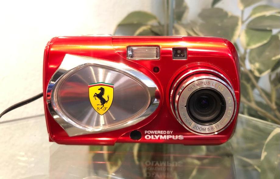 OLYMPUS FERRARI DIGITALNI FOTOAPARAT model 2003.R1/ RATE!