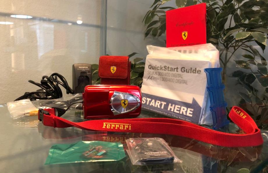 OLYMPUS FERRARI DIGITALNI FOTOAPARAT model 2003.R1/ RATE!