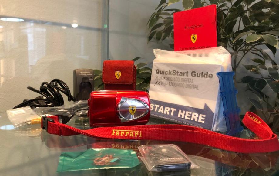 OLYMPUS FERRARI DIGITALNI FOTOAPARAT model 2003.R1/ RATE!