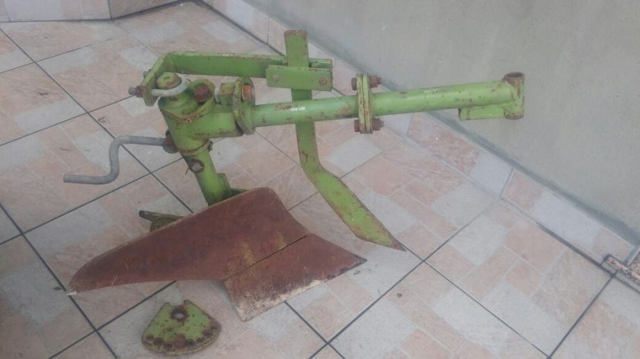 Plug za agriu imt 506