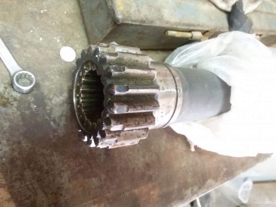 Spojna osovina za traktor Deutz 75 KS