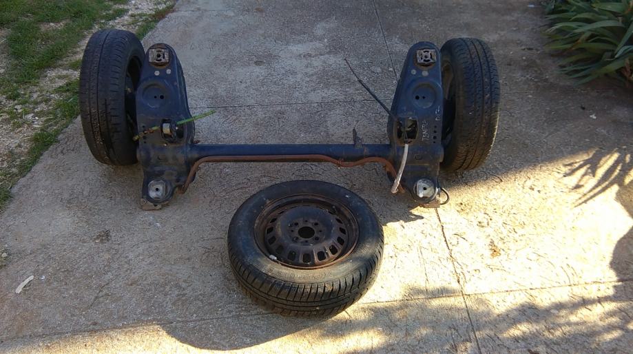 Osovina od auta za laku prikolicu