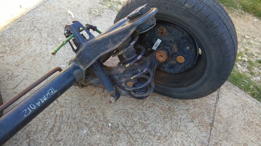 Osovina od auta za laku prikolicu