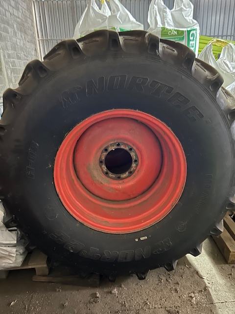 Gume i felge 650/75 R32