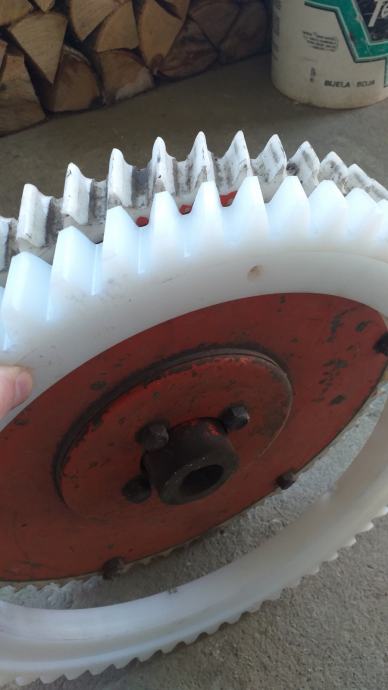 PVC zupčanik 60 zuba za kombajn Deutz - Fahr