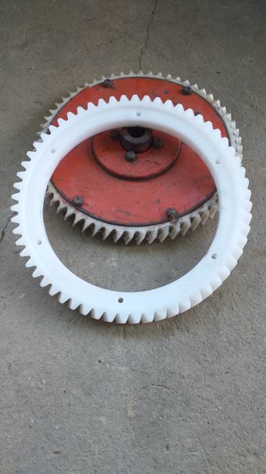 PVC zupčanik 60 zuba za kombajn Deutz - Fahr