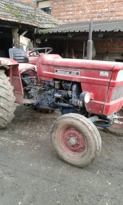 Traktor Universal 445