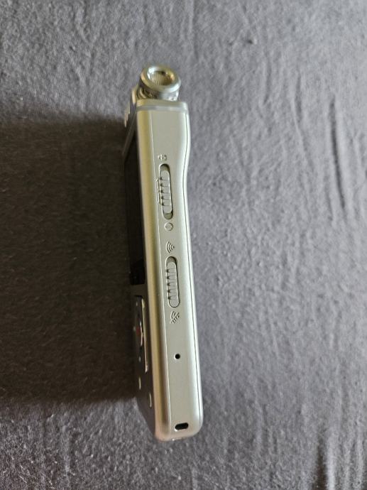 Philips VoiceTracer DVT4110 Silver 2 LCD HiFi Mic 8GB Digital Voice R